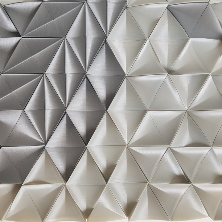 3D Printable Curved Triangle by Jan Krejcir