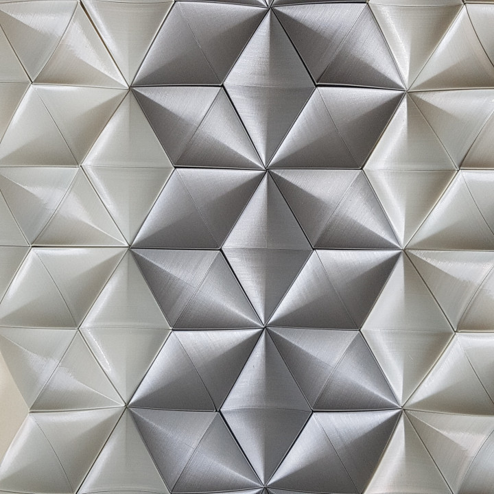 3D Printable Curved Triangle by Jan Krejcir