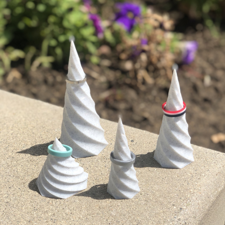 3D Printable Twisted Ring/Jewelry Holders by Ashley Stillson