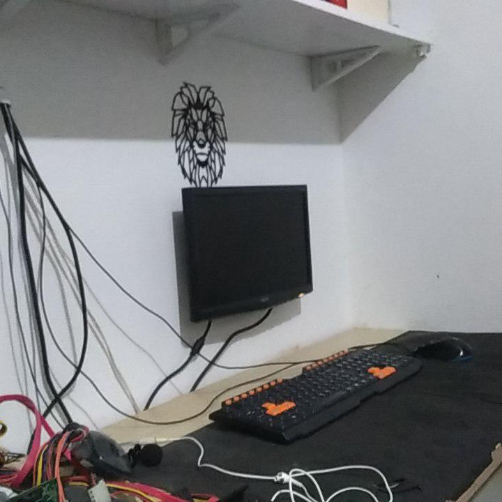 3D Printable Flat Screen Monitor VESA Mount 100mm by Marco Antonio Oliveira