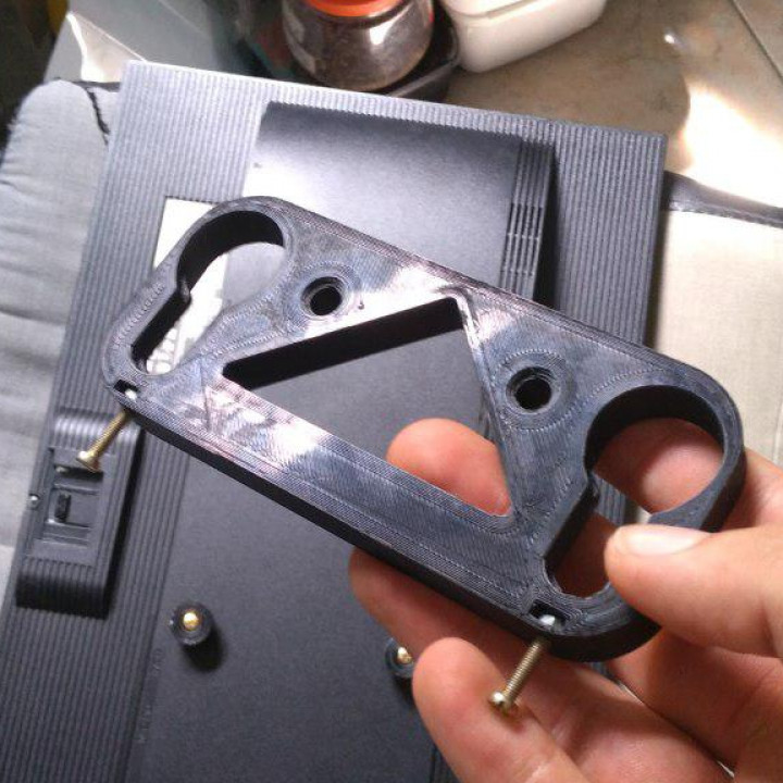 3D Printable Flat Screen Monitor VESA Mount 100mm by Marco Antonio Oliveira