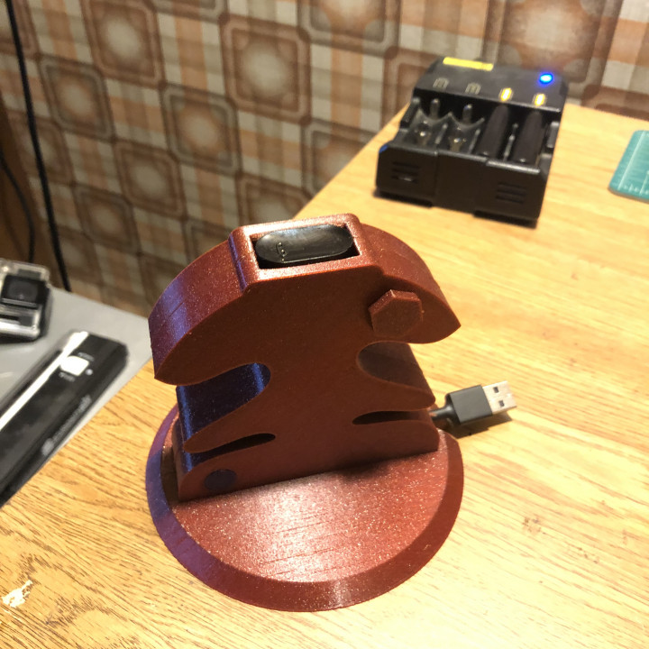 3D Printable FitBit Inspire HR charging stand by Jake Kleiner