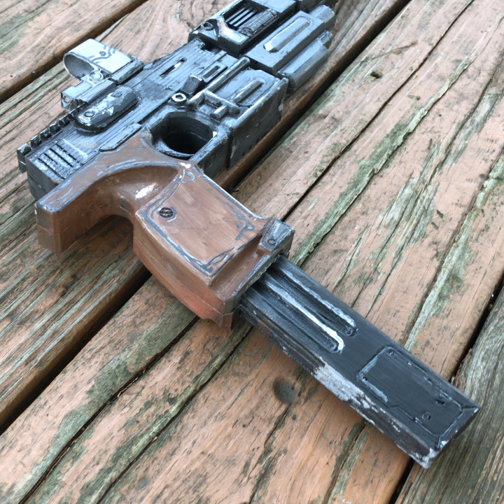 3D Printable Borderlands 3 Vladof Pistol Replica by Julio Flores