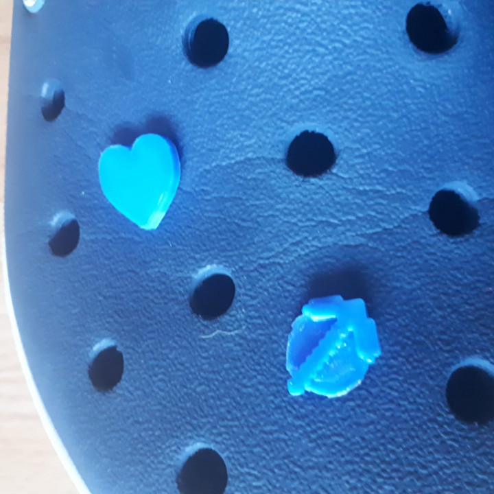 3D Printable Crocs button base and motive by Toni