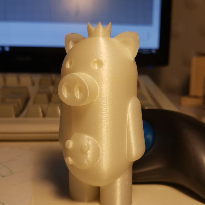 3D Printable Peer Pig (toy pig with udders and crown) by Rafael Ramos