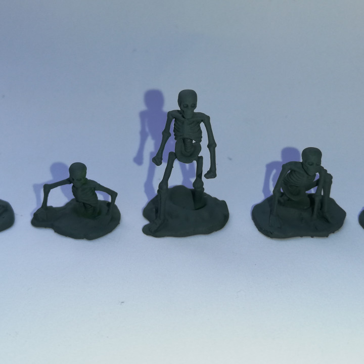 3D Printable Skeleton Miniatures (28mm) by Juhász Gergely