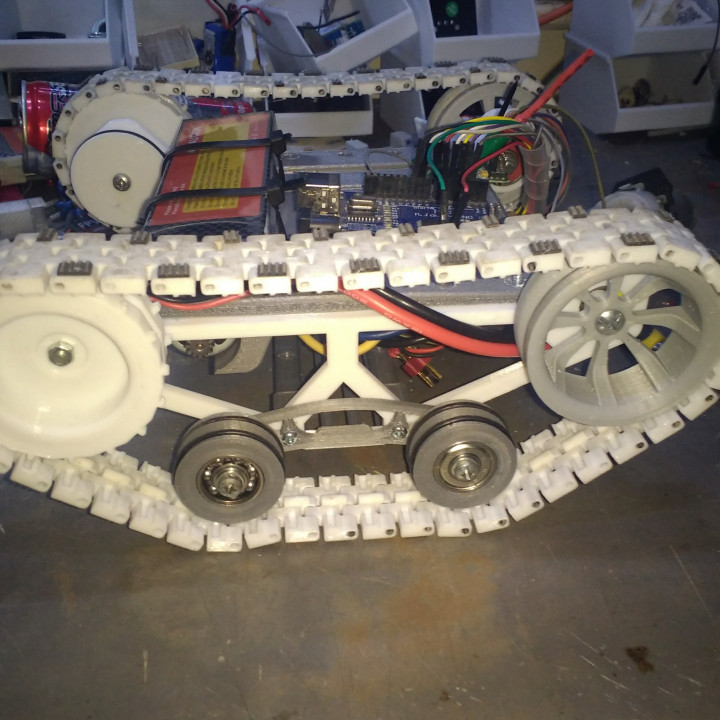 3D Printable simple tracked vehicle by Marek Kozuchowski