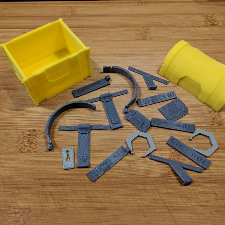 3D Printable Fortnite Chest by Blech Eimer