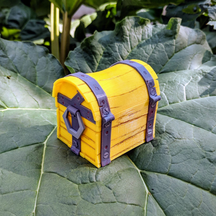 3D Printable Fortnite Chest by Blech Eimer