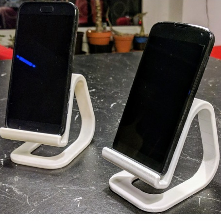 3D Printable Universal Phone Stand (even for large phones) by Blech Eimer