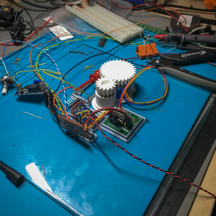 3D Printable Display Turntable by moXDesign