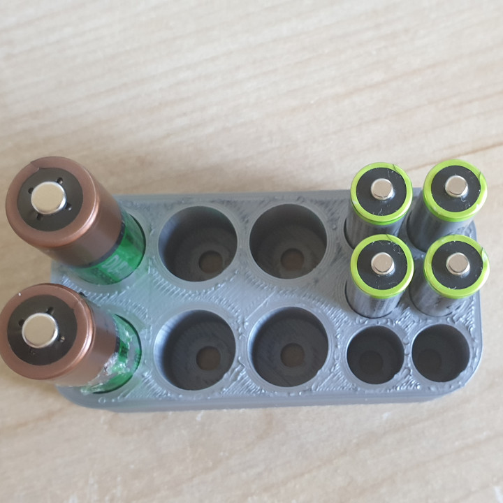3D Printable AA and AAA Battery Holder by Samuel Piper
