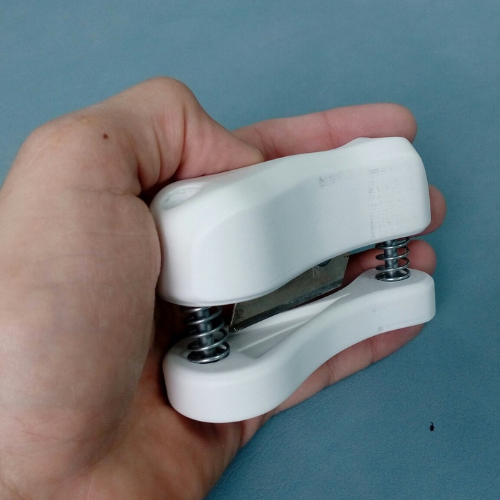 3D Printable Pill cutter by Evgeny