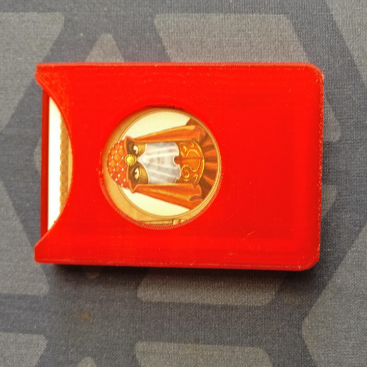 3D Printable Camel Up Player Organizer by Patrik Grip-Jansson