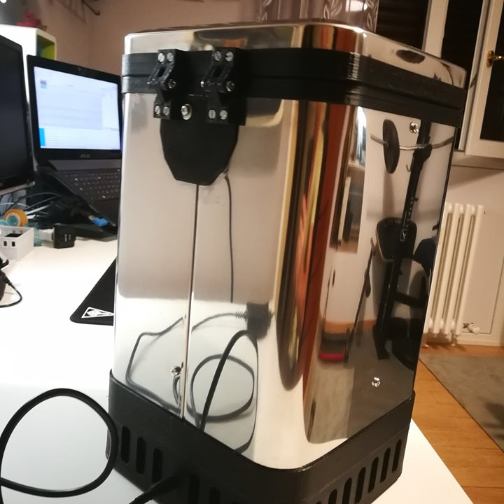3D Printable UV Curing Chamber for resin prints by Alessandro