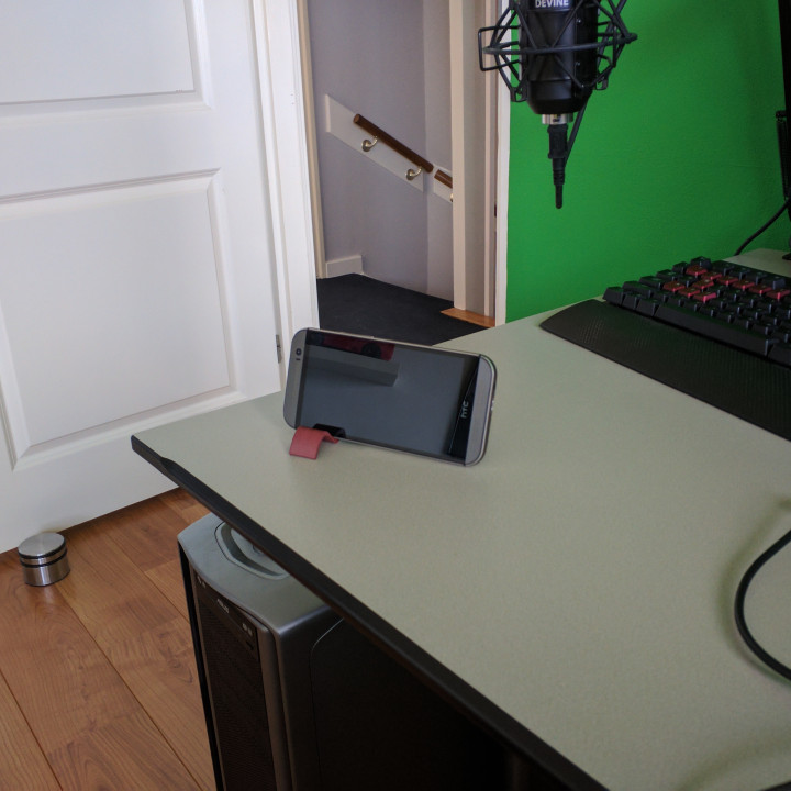 3D Printable Basic Phone Stand by Rick