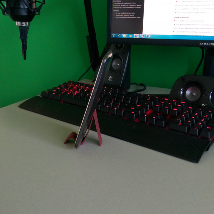 3D Printable Basic Phone Stand by Rick