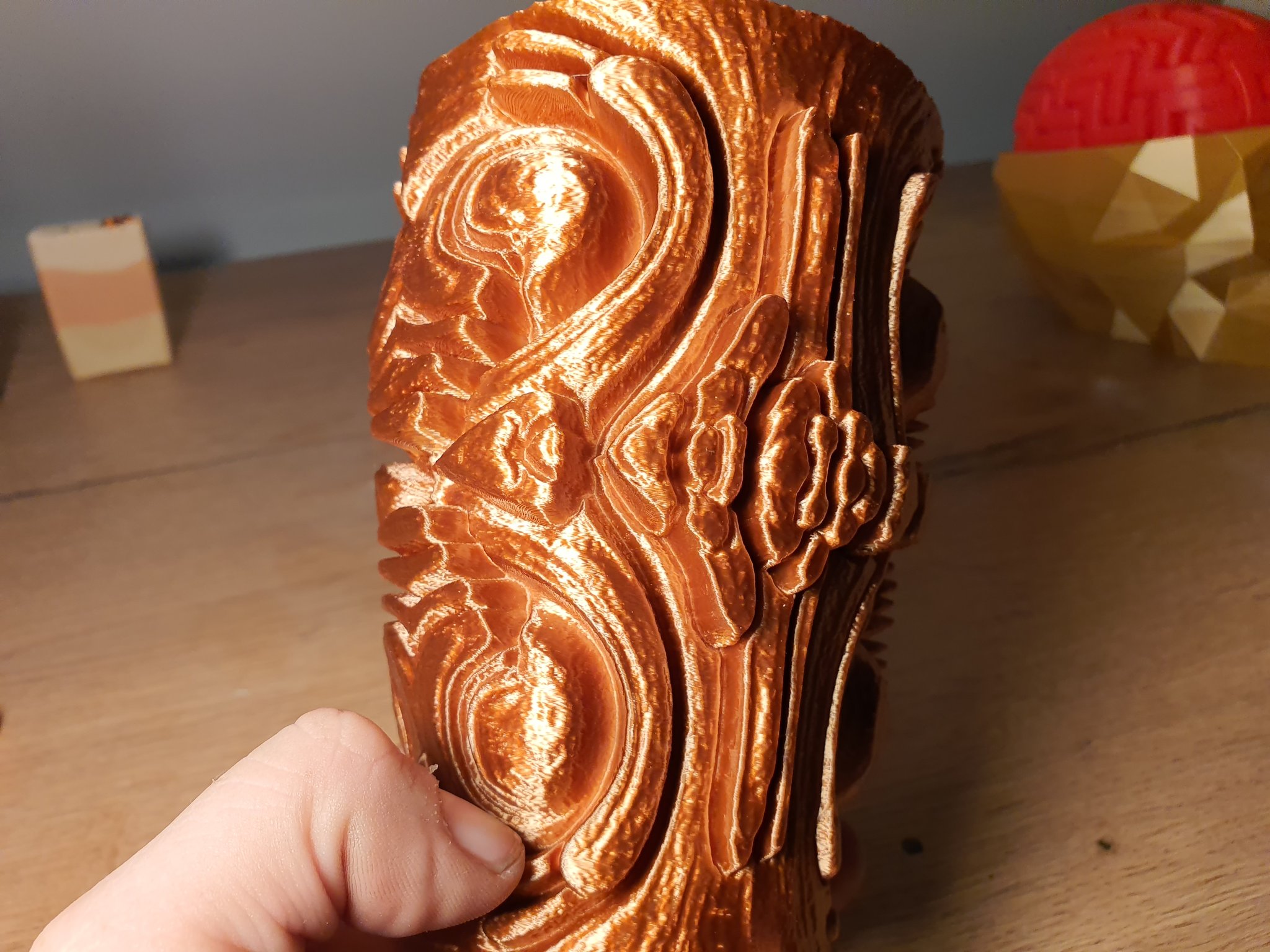 3D Printable Alien Vase by Fernando Jerez