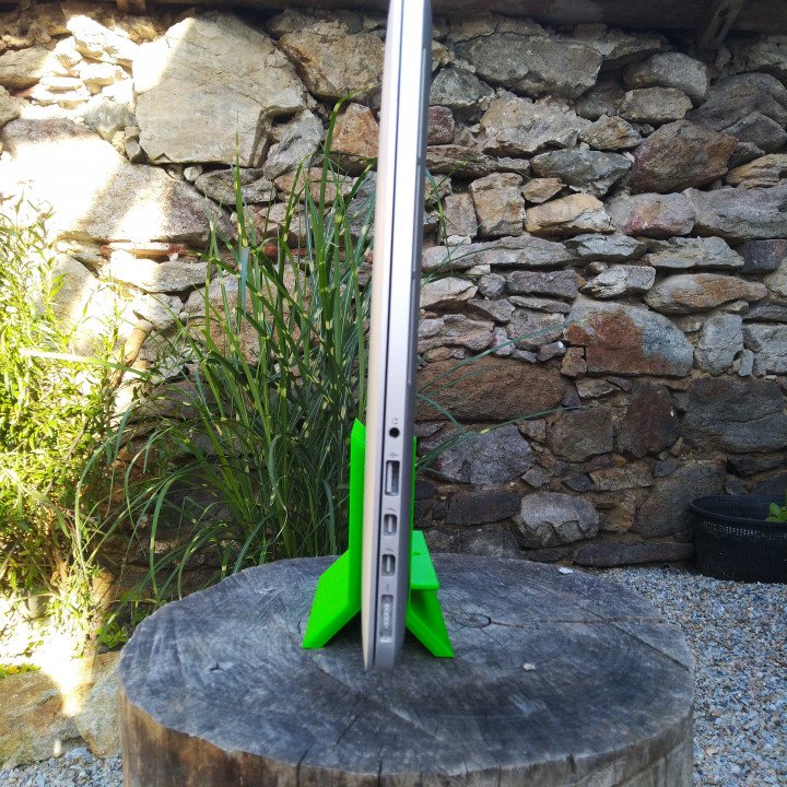 3D Printable Y - Vertical Laptop Stand Universal v1 by Stuart Bowyer