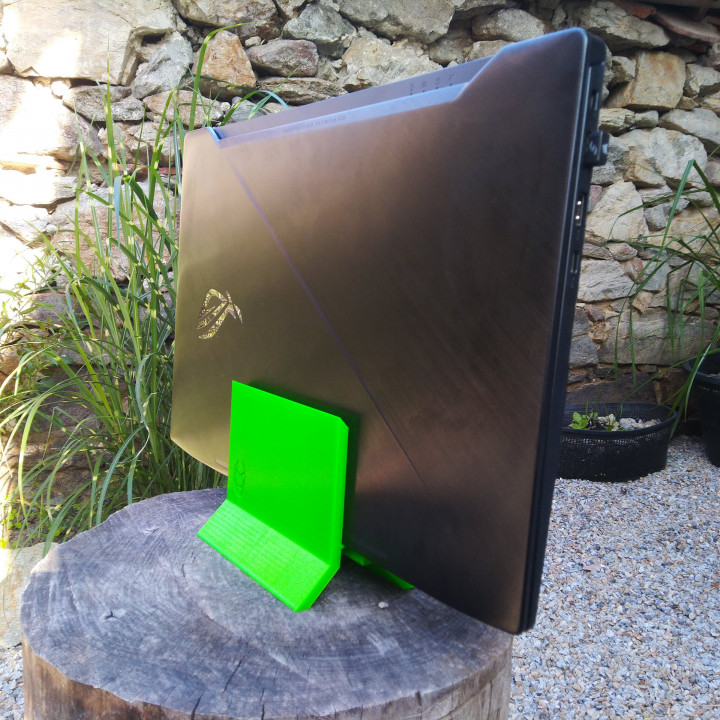 3D Printable Y - Vertical Laptop Stand Universal v1 by Stuart Bowyer
