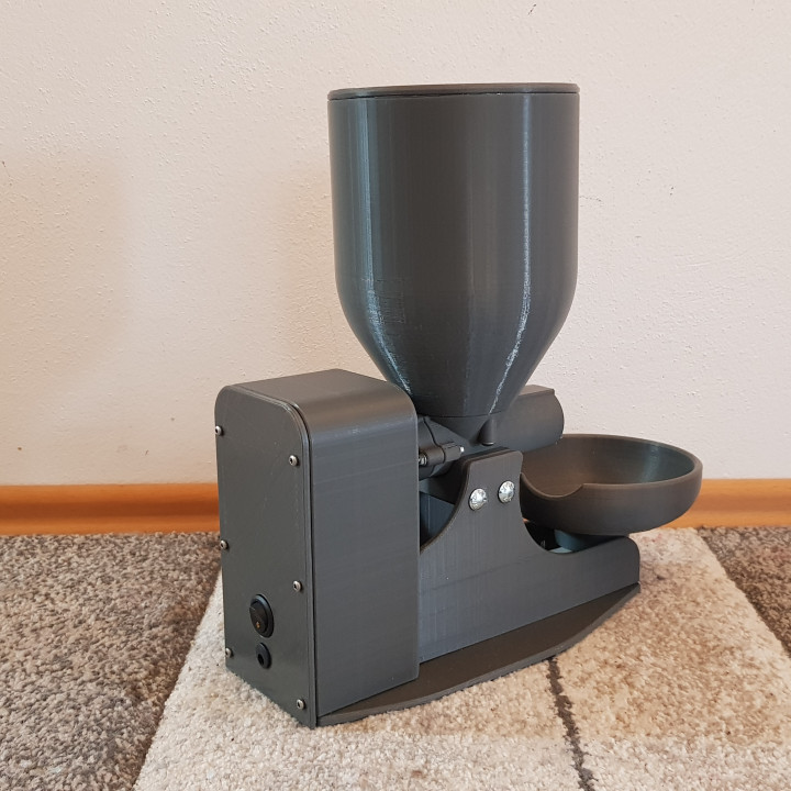3D Printable Fully automatic cat feeder by Thomas Krichbaumer