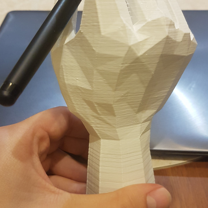 3D Printable Low-poly hand by Ilya Grigorev