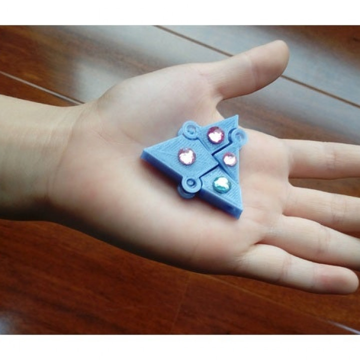 3D Printable Triangle to square pendant by Justin Lin