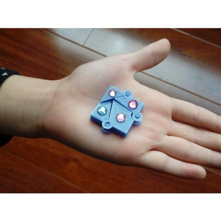 3D Printable Triangle to square pendant by Justin Lin