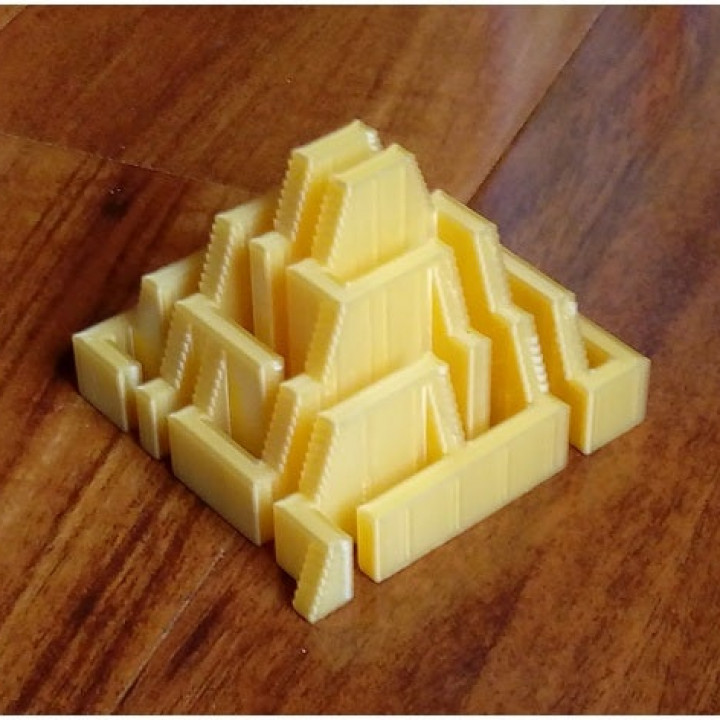 3D Printable Step pyramid maze by Justin Lin