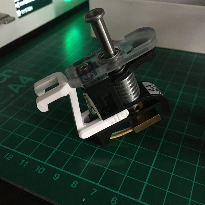 3D Printable Ultimaker 3 Printcore Holder by Martin Mabbley