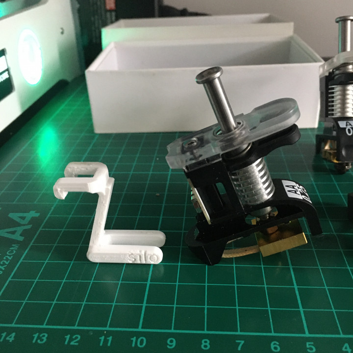 3D Printable Ultimaker 3 Printcore Holder by Martin Mabbley