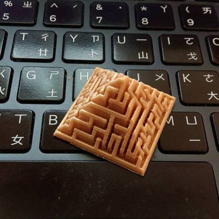 3D Printable Pyramid maze by Justin Lin