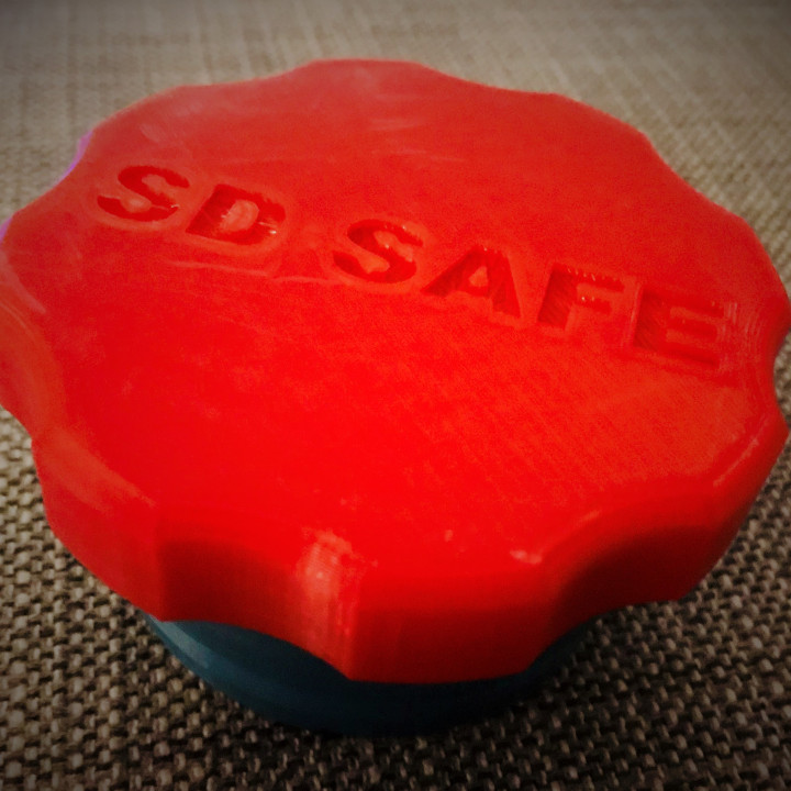 3D Printable SD SAFE - Simple SD Card Box with thread by MakerM