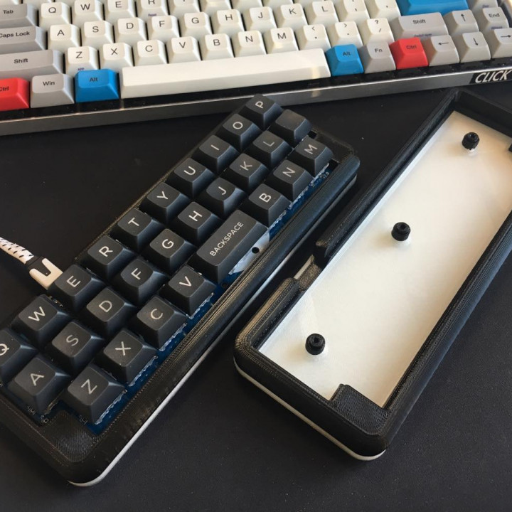 3D Printable Alpha keyboard case (PyrooL 28-key PCB) by Filip Paryż