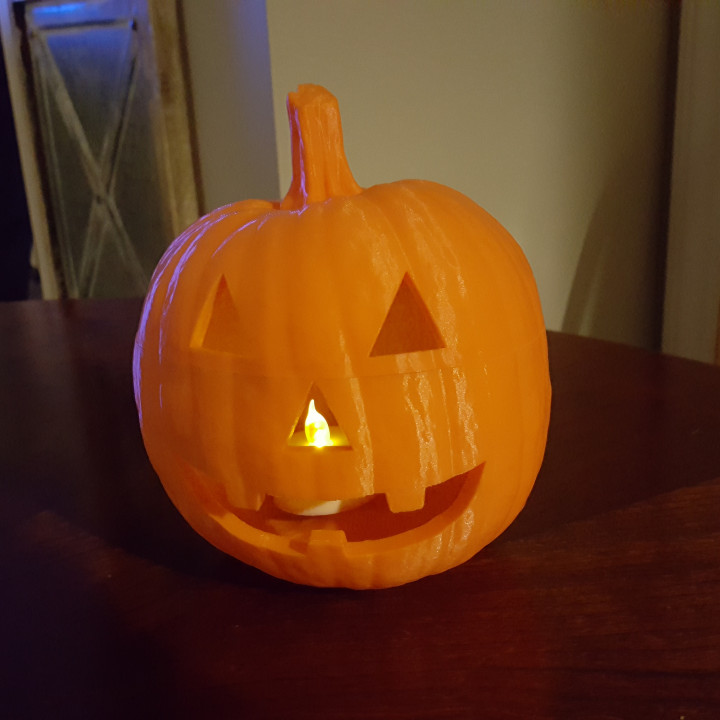 3D Printable Realistic Jack O lantern by Fujicoro