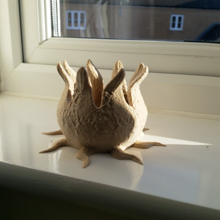 3D Printable Alien Flower Pot by BlueBoxGoblin