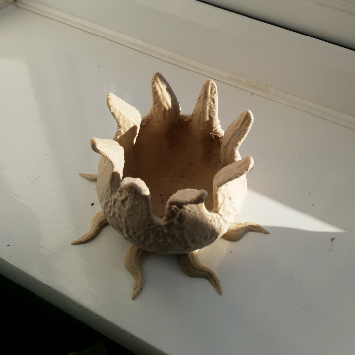 3D Printable Alien Flower Pot by BlueBoxGoblin