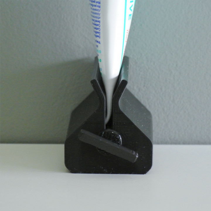 3D Printable Toothpaste support clamp by Corentin Paquet