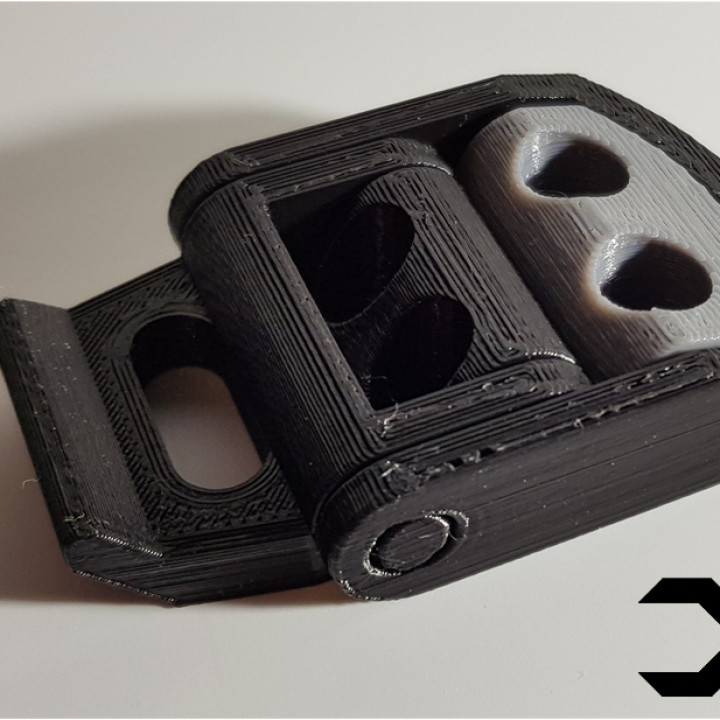3D Printable Sturdy print-in-place draw latch by Richard