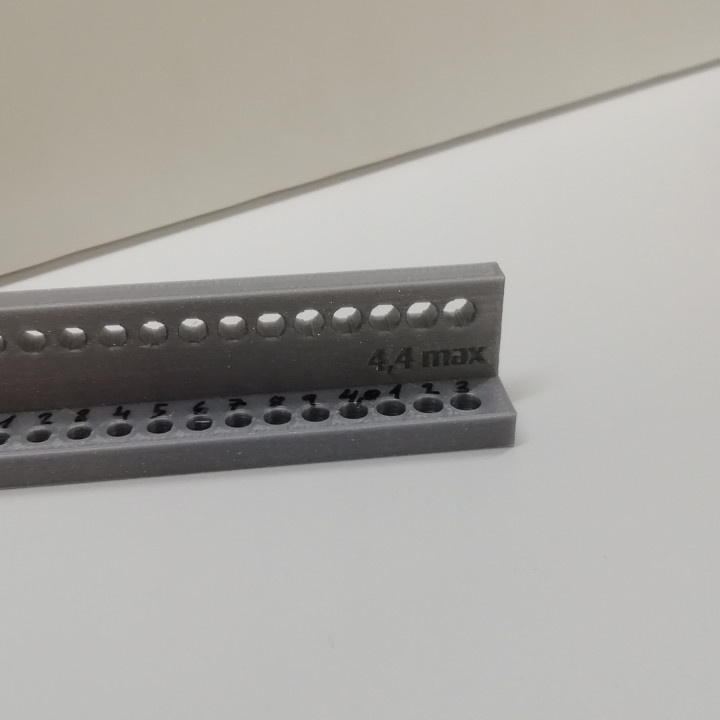 3D Printable Hole diameter test M3/M4 by Vojtěch Pošík