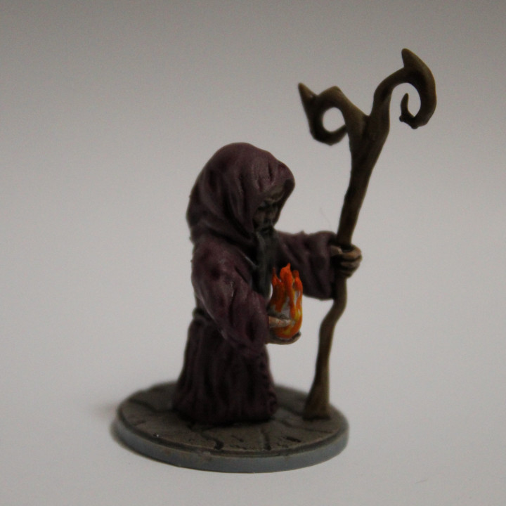 3D Printable Wizard (1) - 28mm miniature by BlueBoxGoblin