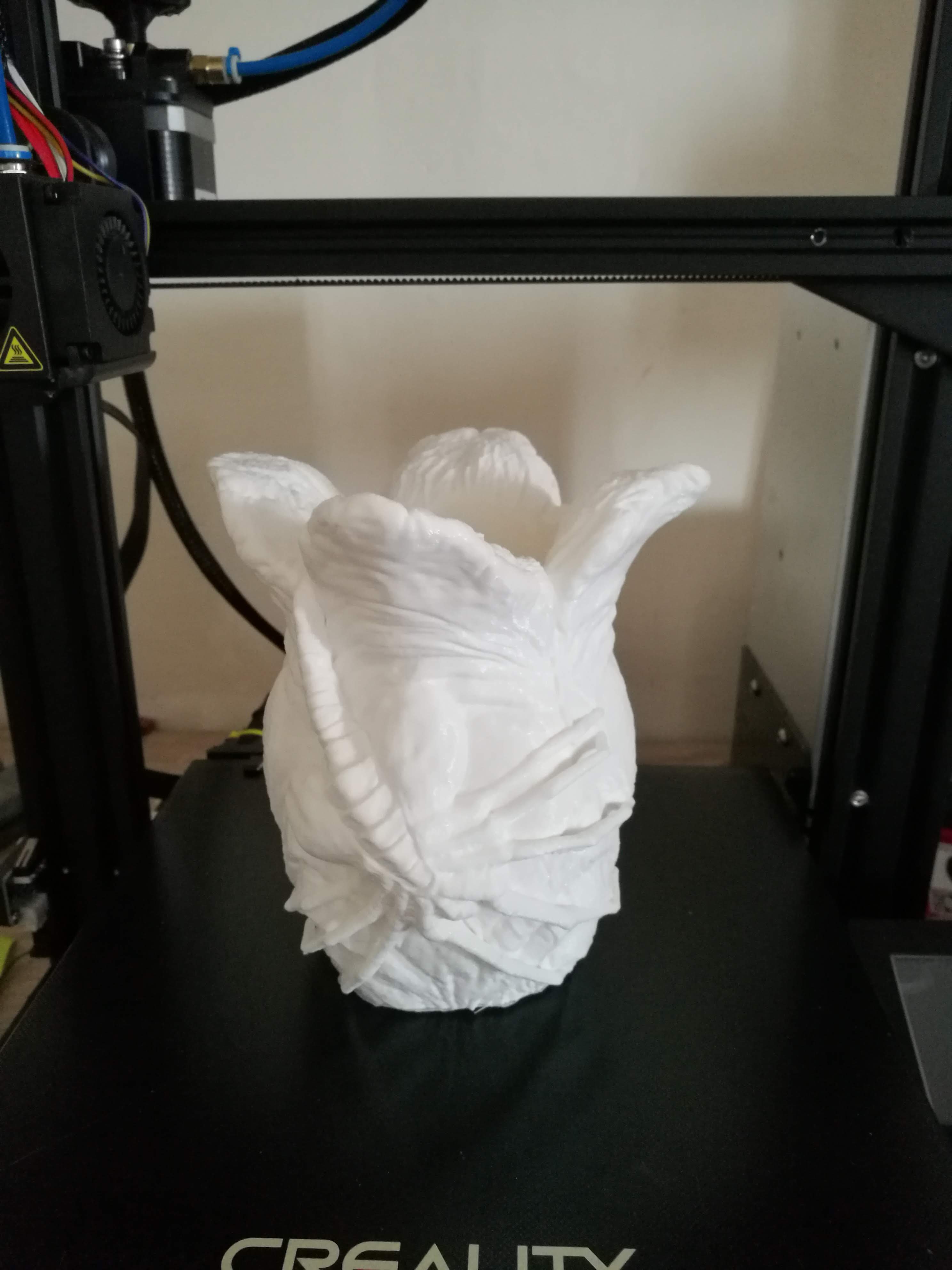 3D Printable Alien Egg Pen Holder by Dylan Williams