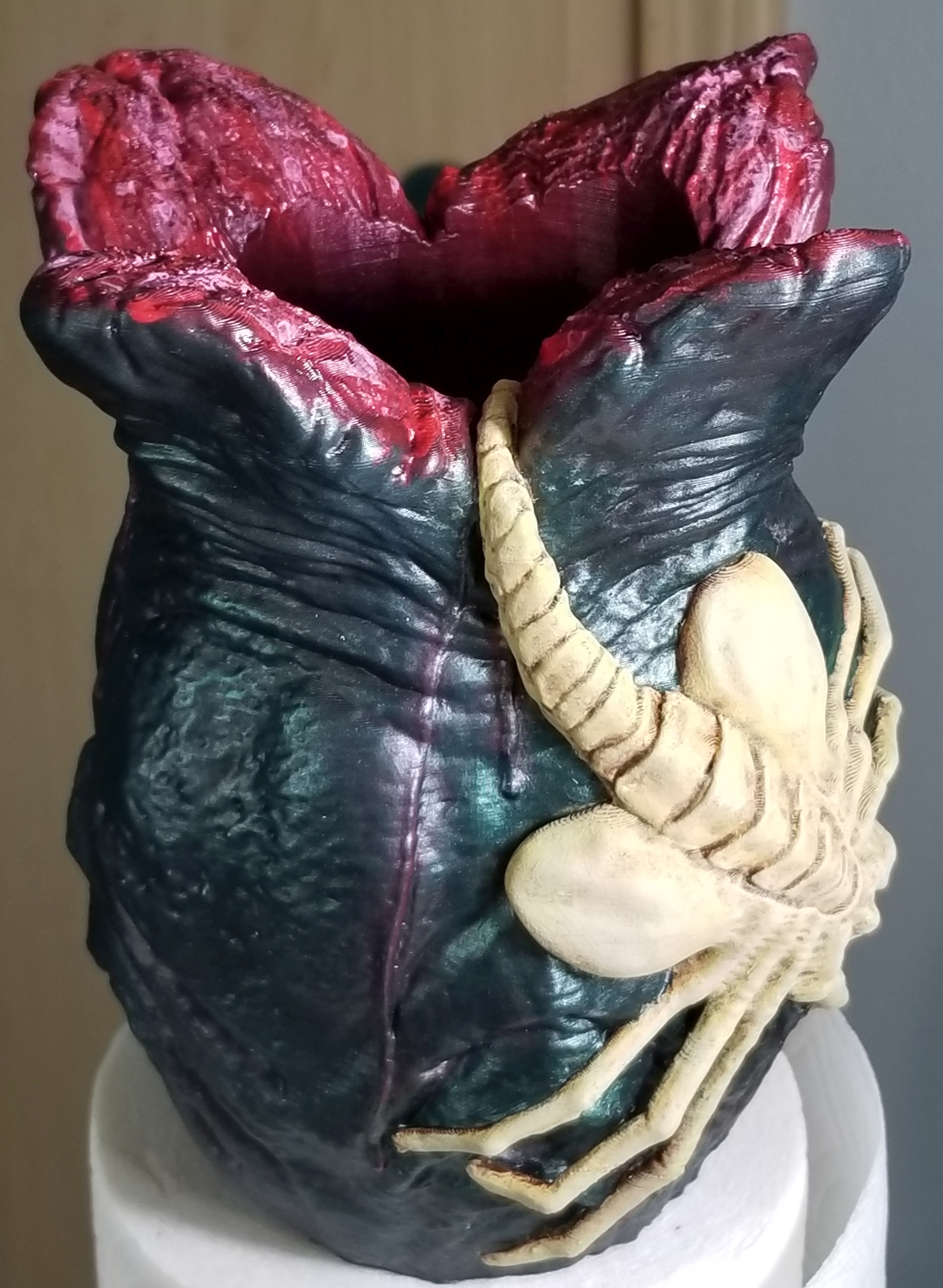 3D Printable Alien Egg Pen Holder by Dylan Williams