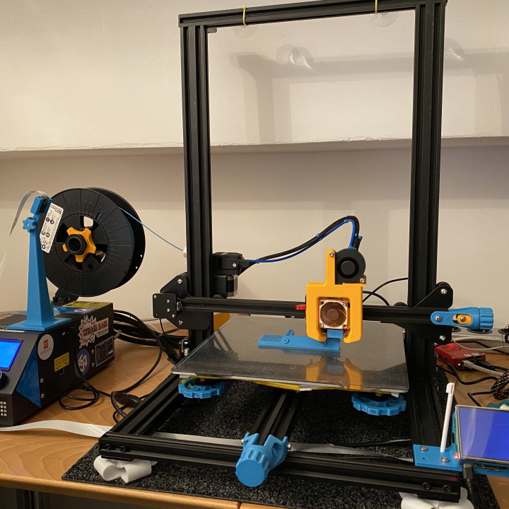 3D Printable RaspPi 3 / XPT2046 mount by Hans Schaller