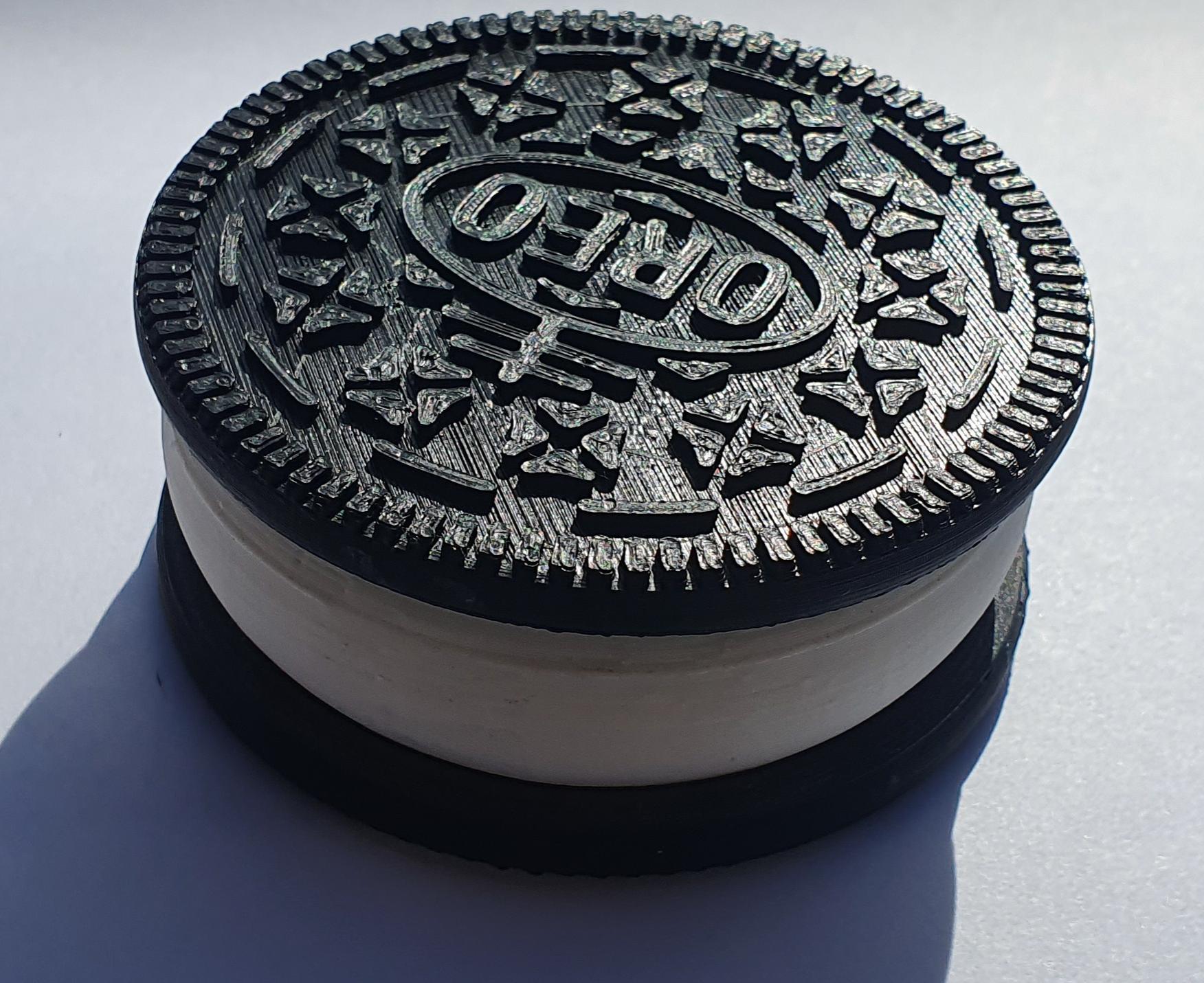 3D Printable Oreo Box by Gianluca Rolle