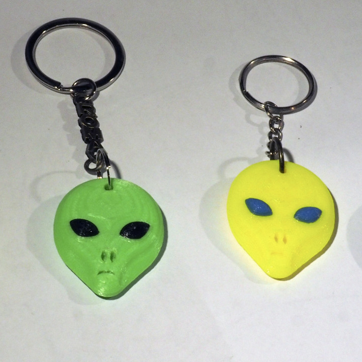 3D Printable Alien And UFO keychains by Sergio Lanna