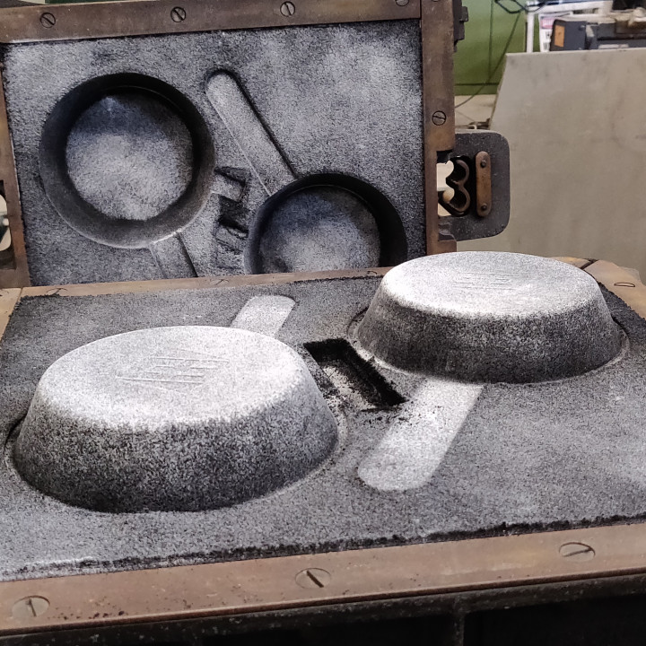 3D Printable 5.5 Inch Cast Iron Pan Mold by Nicholas Balavich
