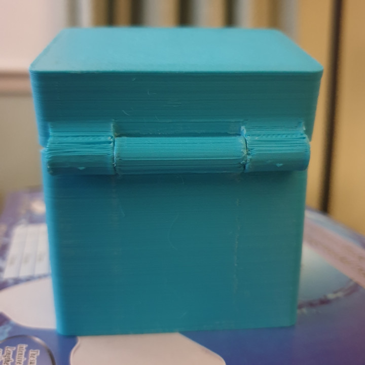 3D Printable Simple Hinged Box by Tuan Le