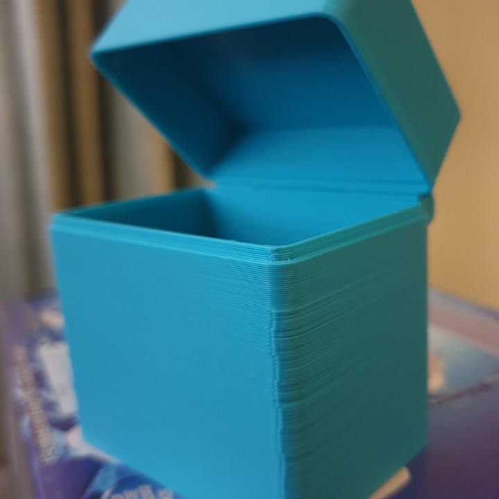 3D Printable Simple Hinged Box by Tuan Le
