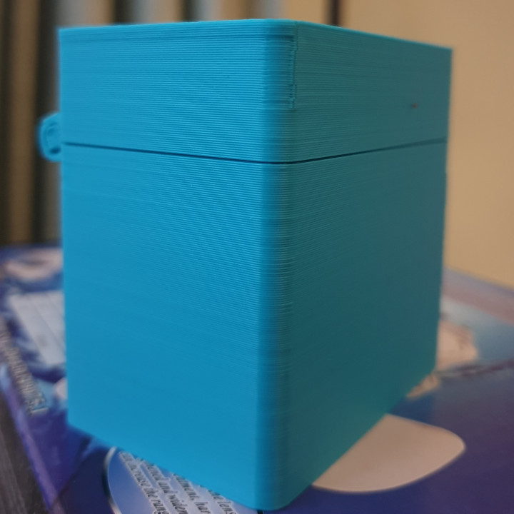 3D Printable Simple Hinged Box by Tuan Le